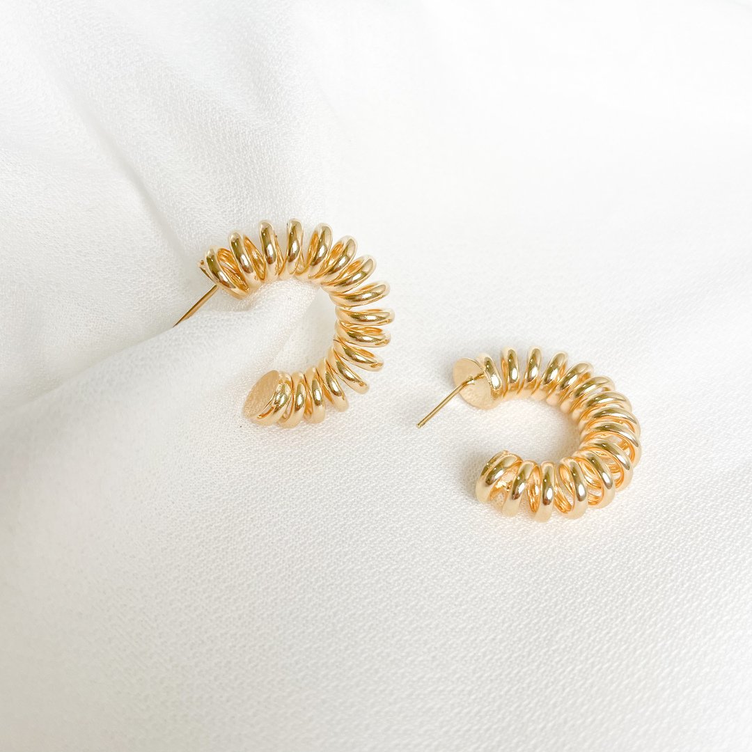 Arya Joias - Brinco Argola Mola Espiral P Banhado a Ouro 18k